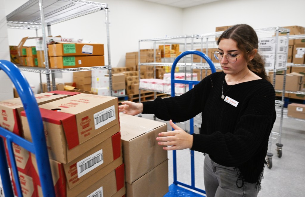 UMass opens campus pantry to fight student hunger - Amherst Bulletin