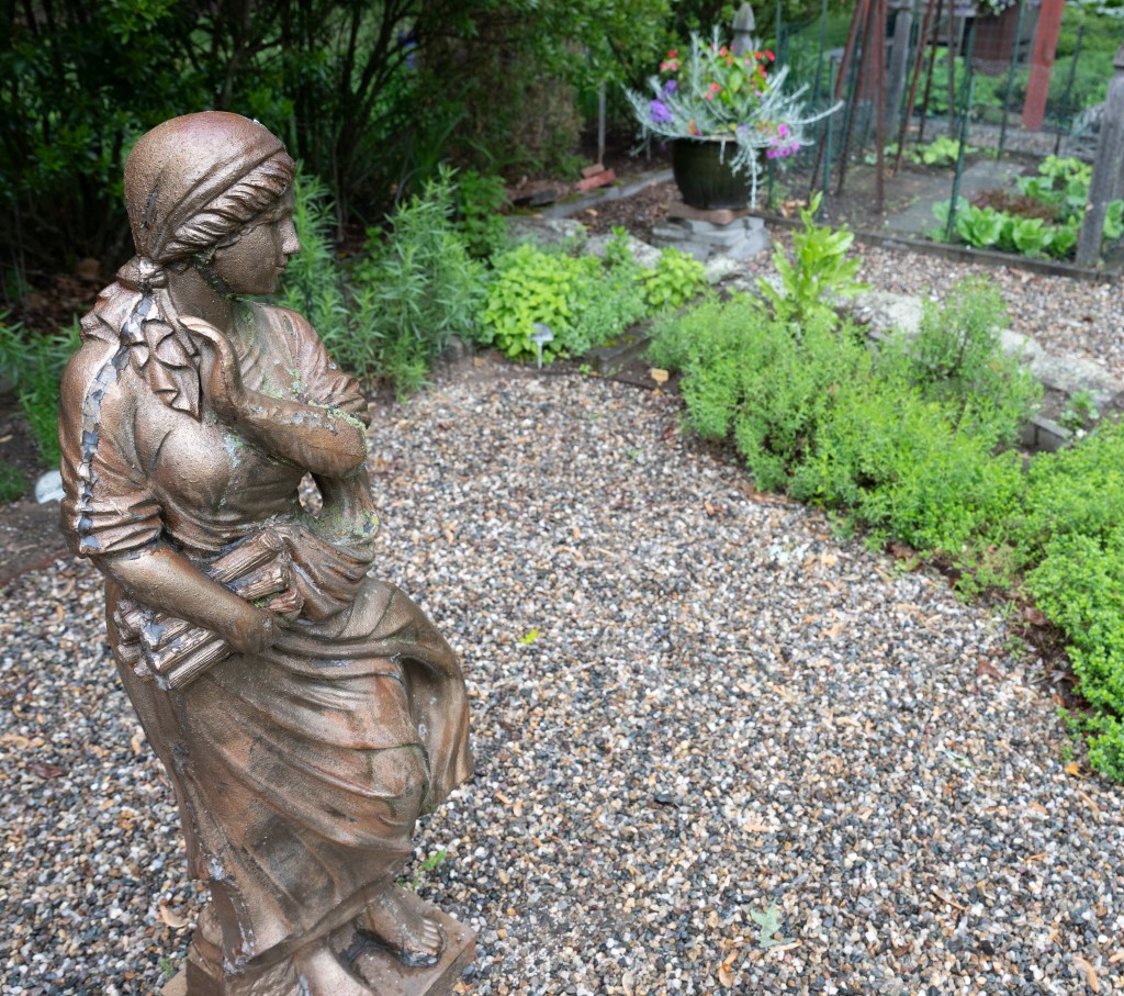 Get Growing with Mickey Rathbun: Cultivating 'beautiful rooms': Step ...