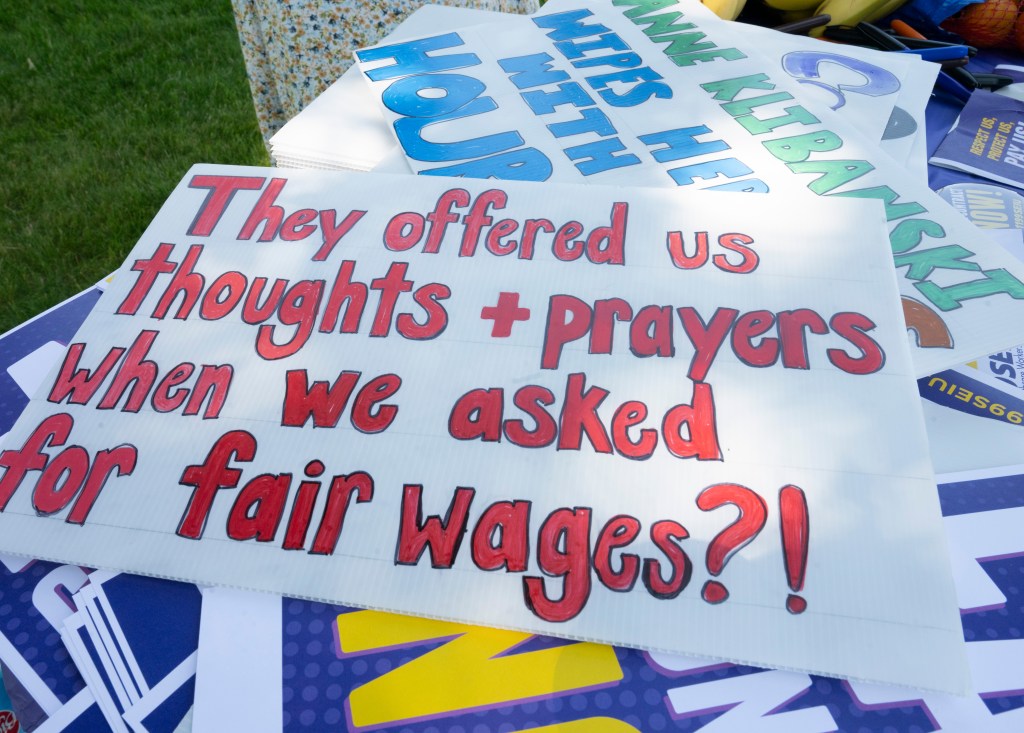 Cooley Dickinson Hospital workers turn up heat in contract fight ...